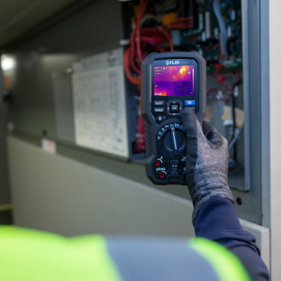 Multímetro industrial de imágenes térmicas con IGM™ FLIR DM286 - SEISA